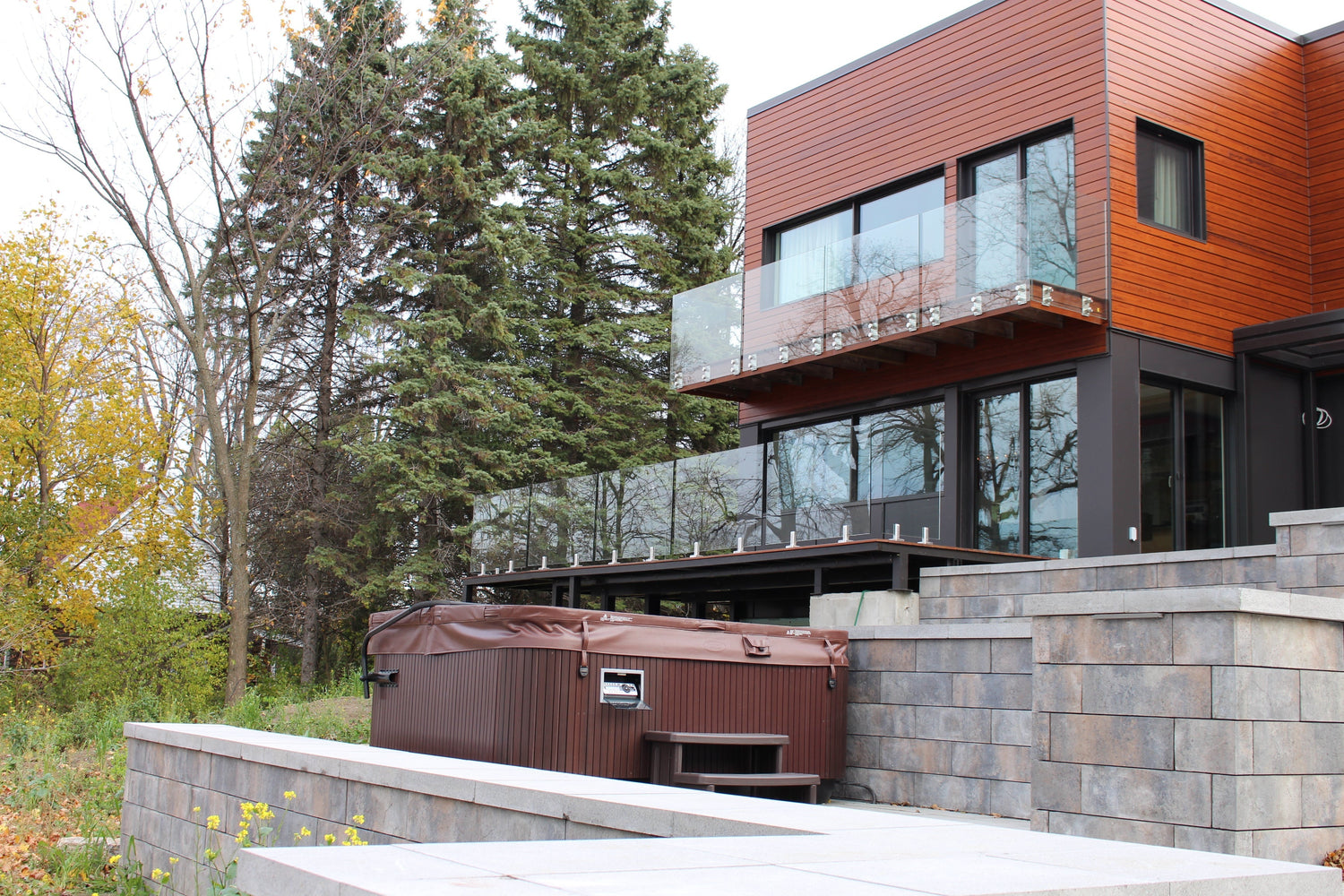 Curved vs. Straight Glass Railings: Best Design Options – The Glass ...